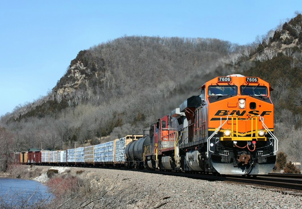 BNSF 7606